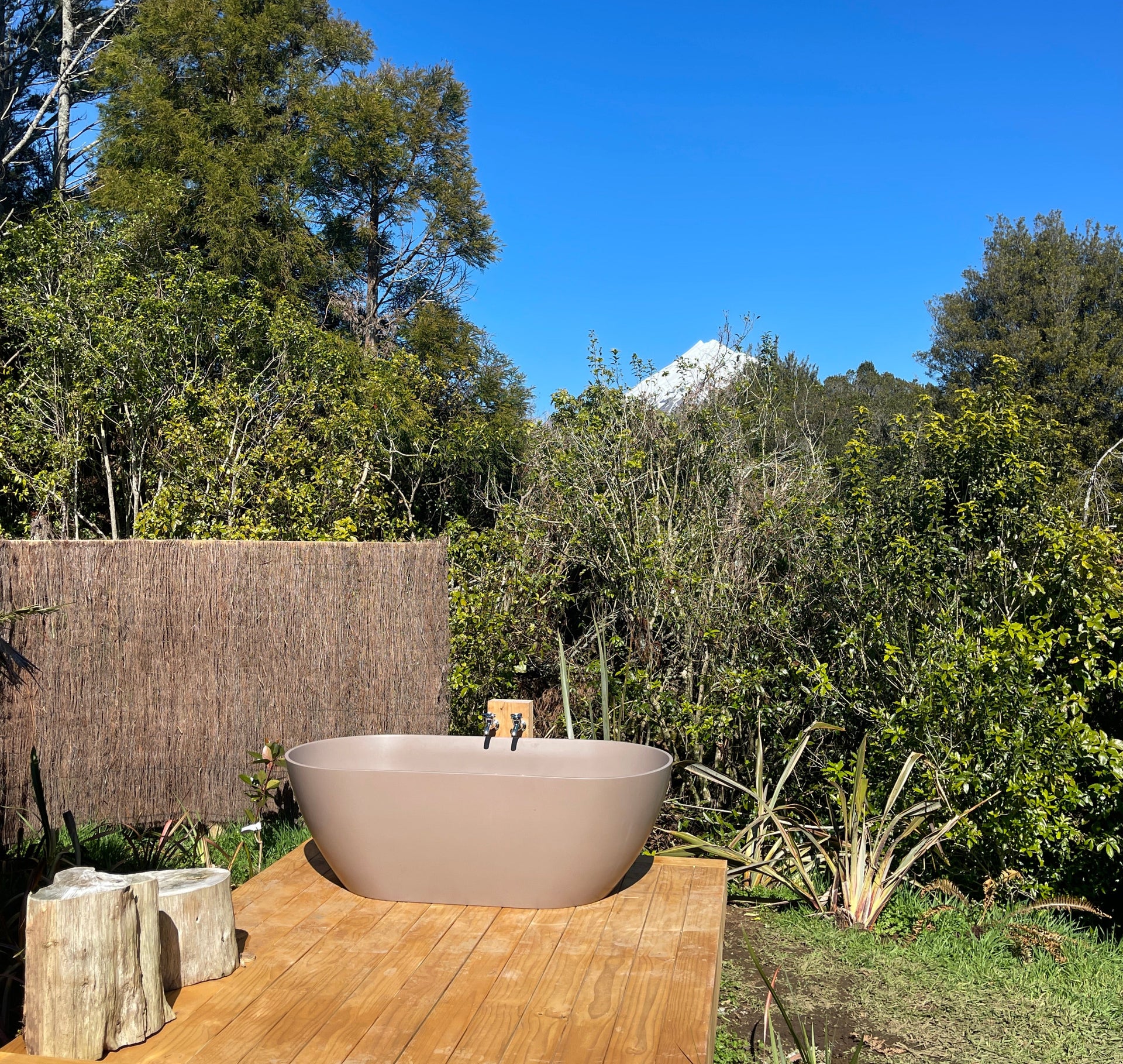 Justina Stone Bath - Outdoor Bath - 1800mm - ST12 1800 – Stonebaths