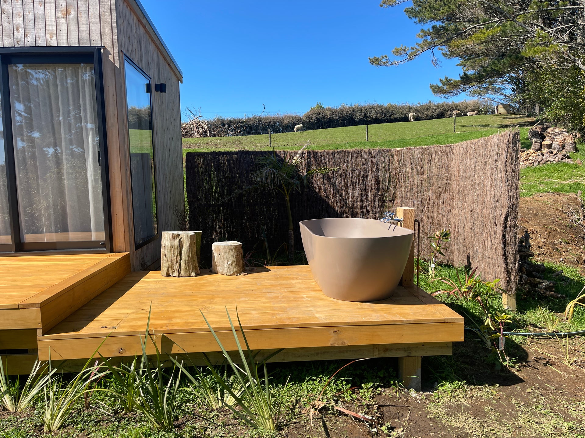 Justina Stone Bath - Outdoor Bath - 1800mm - ST12 1800 – Stonebaths